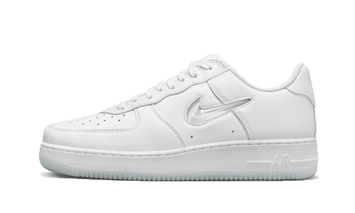 Nike Air Force 1 Low '07 Retro Farbe des Monats Jewel Swoosh Triple ...